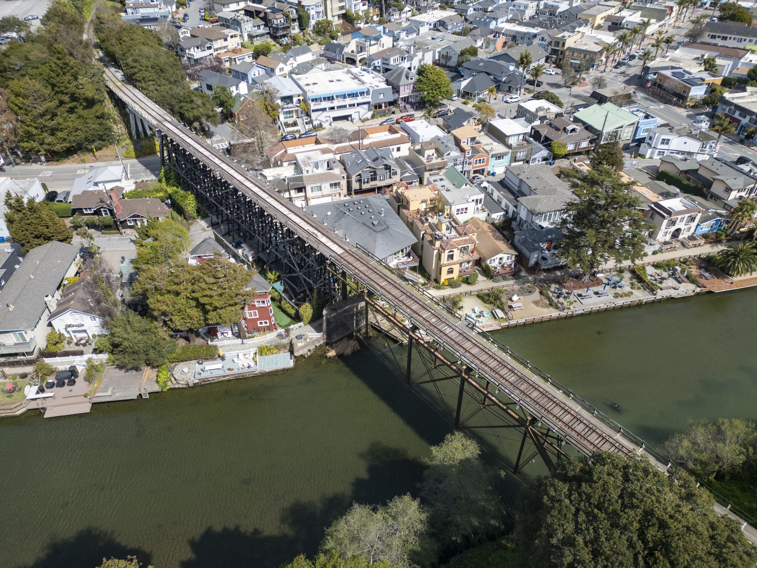 Santa Cruz passenger train faces nearly $1 billion price tag for bridge ...