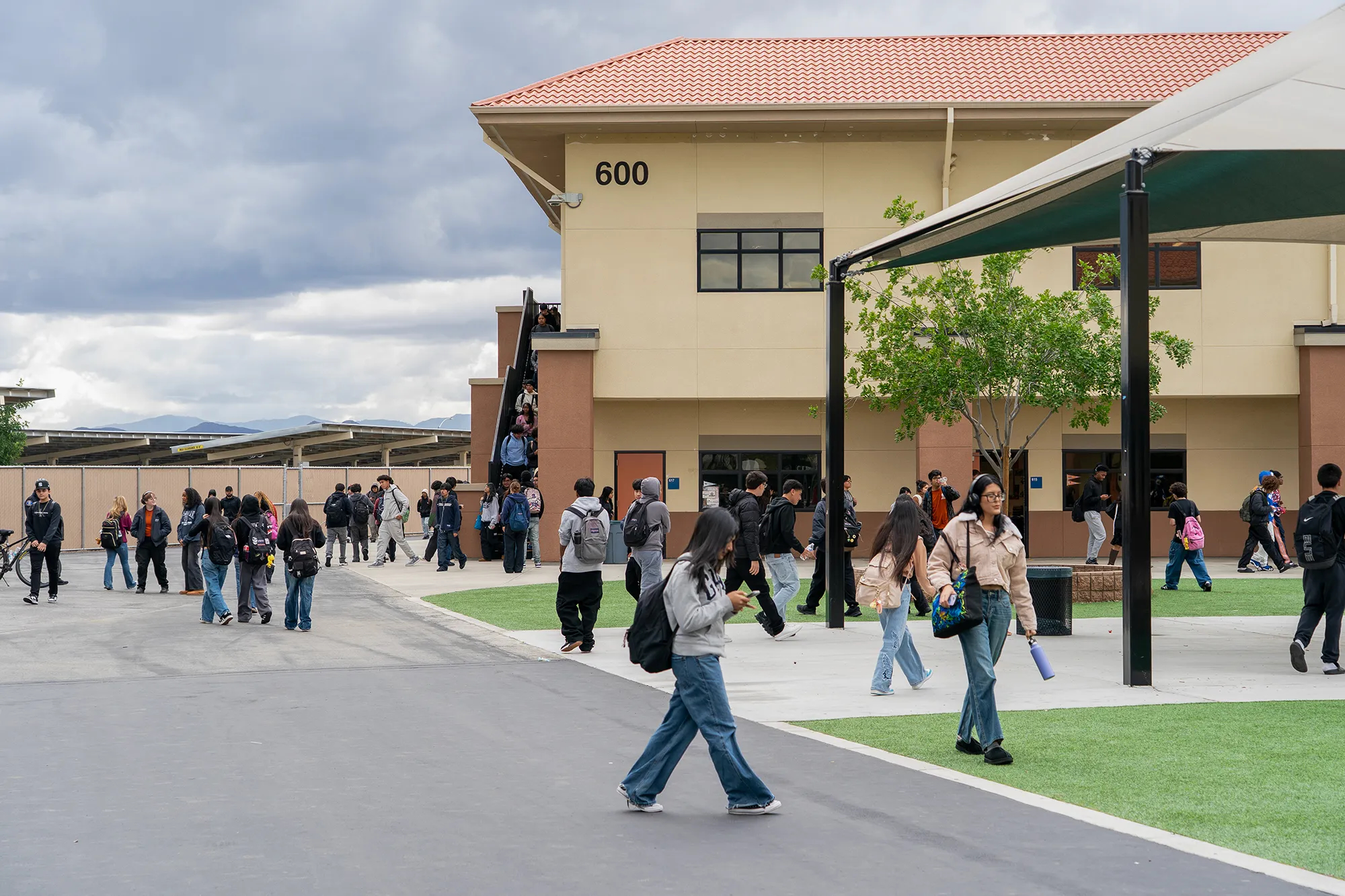 What California’s planned power outages are costing schools: Darkness ...